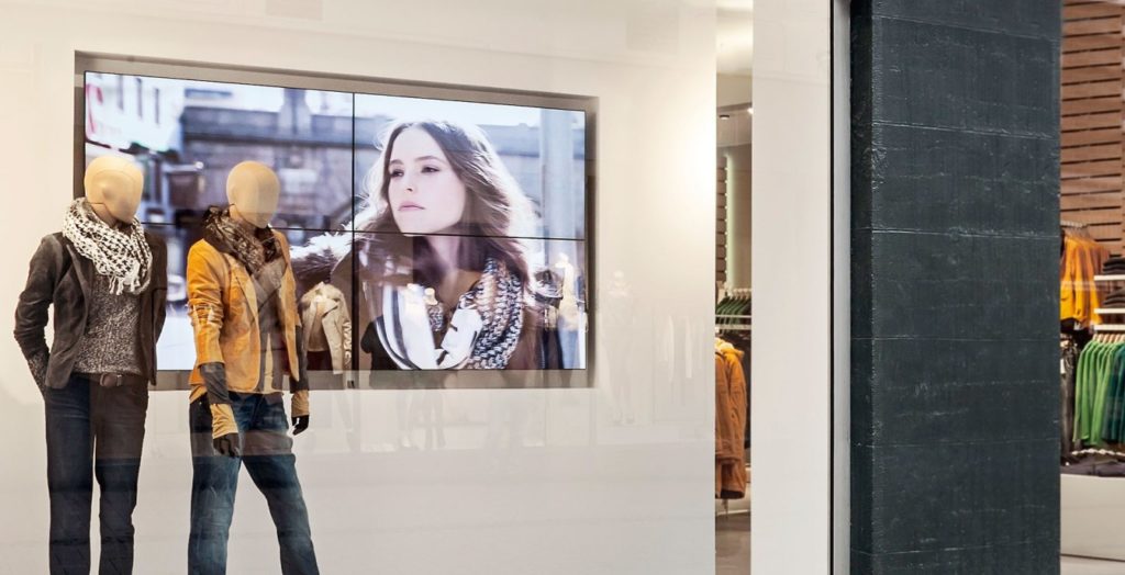 A evolução das vitrines com painéis de LED ou monitor de LED/LCD - Eccos TV